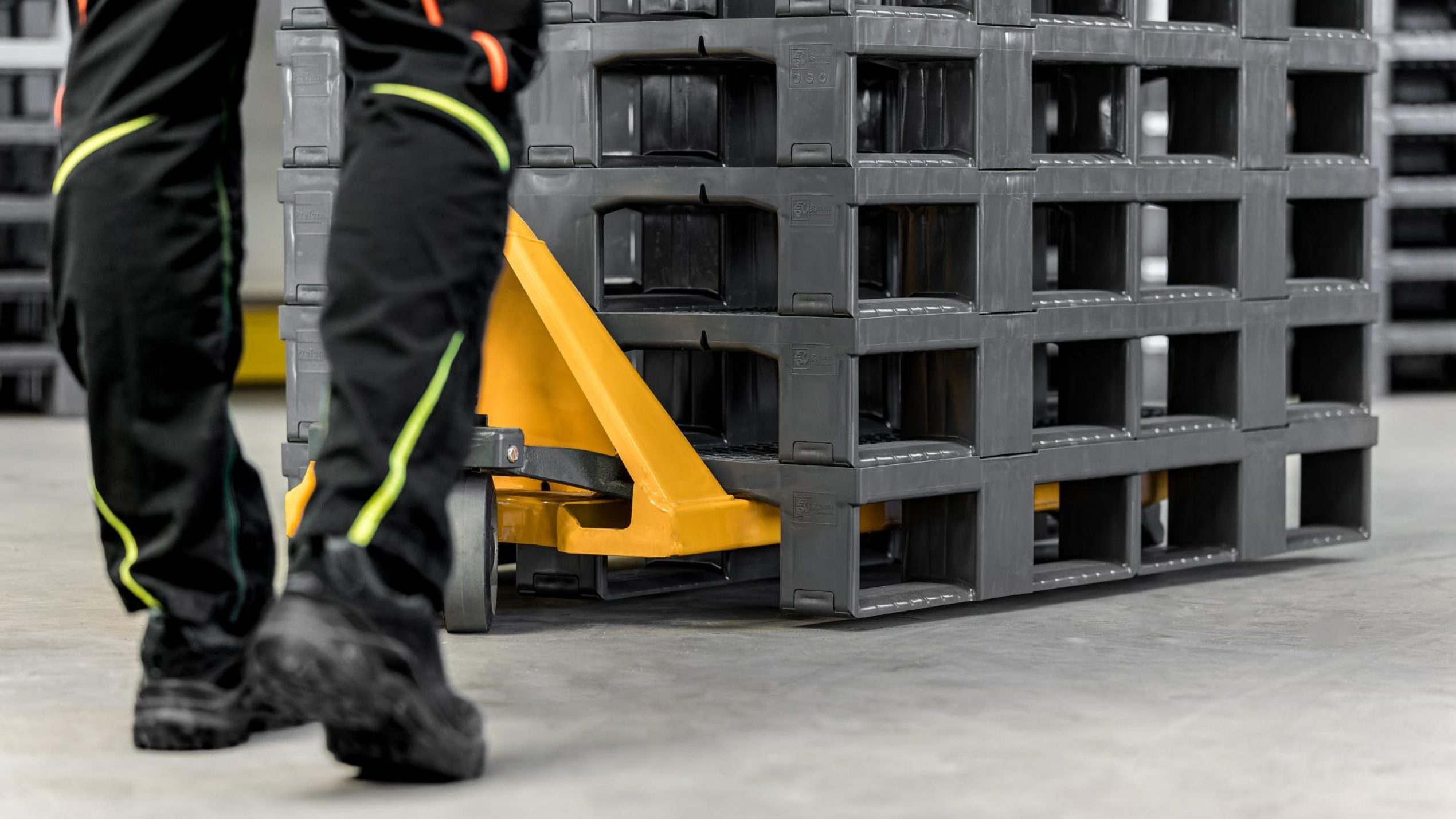 Use of Multiple-Use Pallets at the companies of Schwarz Group